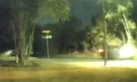 APD busca a hombre responsable de atropellar a un peatón y herirlo