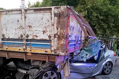 Tatil dönüşü Bursa da feci kaza 4 ölü Tatilden geriye son