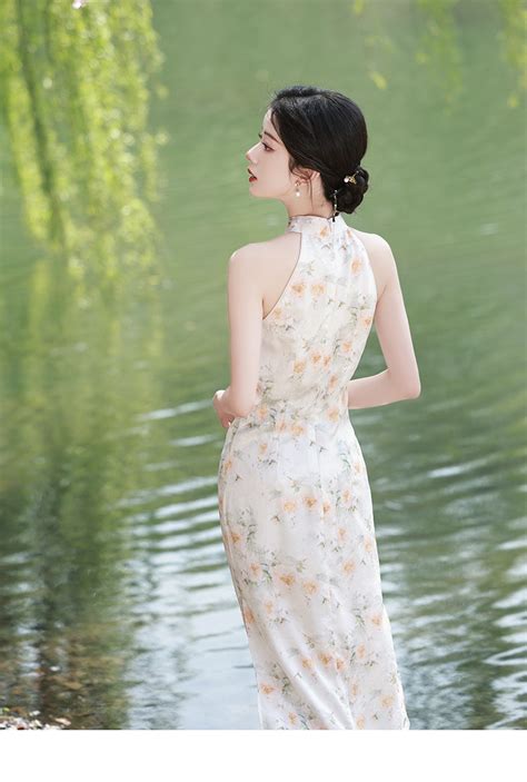 性感挂脖旗袍国风碎花新中式改良连衣裙女年轻款甜辣修身显瘦长裙 阿里巴巴