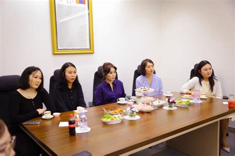 Гадаад харилцааны сайд Б Батцэцэг Индонезид оршин суугаа монгол иргэдтэй уулзлаа