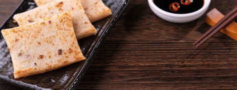 맛있는 순무 케이크 간장과 젓가락을 곁들인 레스토랑에서 중국 전통 현지 요리 무 케이크 0명에 대한 스톡 사진 및 기타 이미지