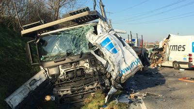 Tödlicher Verkehrsunfall bei Durmersheim B36 gesperrt