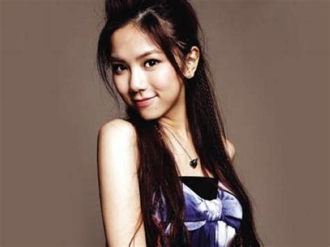 《一路逆风》邓紫棋直面被“黑”经历 预告片挥泪回忆“换歌”风波 每日头条