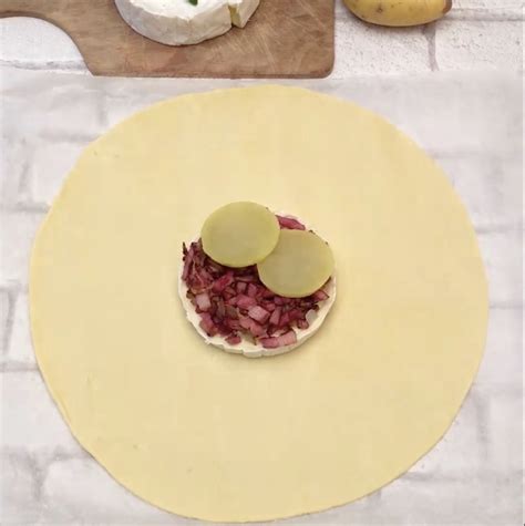 Le Camembert Au Four Avec Ses Lardons La Recette