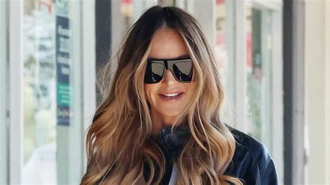 Elle Macpherson 60 Turns Bondi Into Her Own Private Runway As She Dazzles Onlookers In Gold