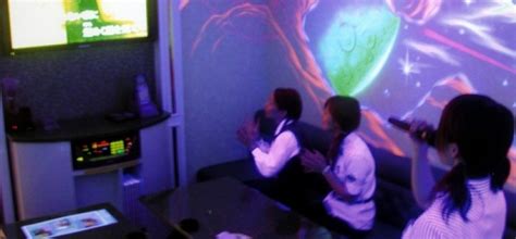 Diduga Sediakan Tari Bugil Tempat Karaoke Dipolisikan Republika Online