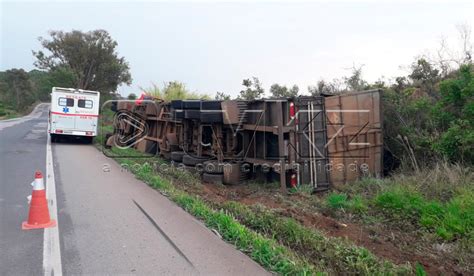 Tv Kz Carreta Carregada De Carvão Tomba Na Br 262 Entre Campos Altos