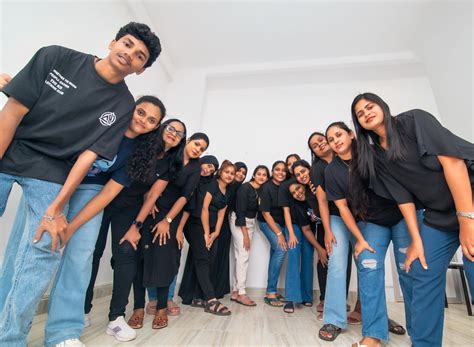 දෙවියන් වහන්සේට සියල්ල කල හැකිය මෙම වසංගත සමය නිසා දේවස්ථානයකට යාමට නොහැකිව ඇති මොහෝතේ දි පවා