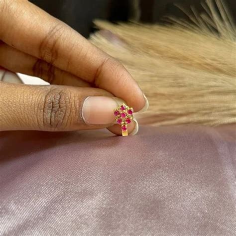 Gold Floral Embossed Clip On नोज पिन Aadyaah Hyderabad Id