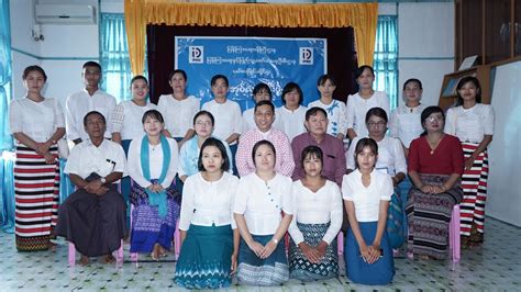 မော်လမြိုင်ခရိုင် လူထုအခြေပြုဗဟိုဌာန Community Centre ခန်းမတွင် စာအုပ်လ