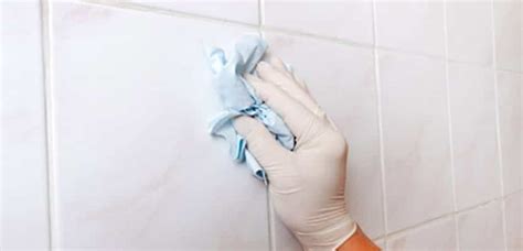 Cómo limpiar los azulejos de baño