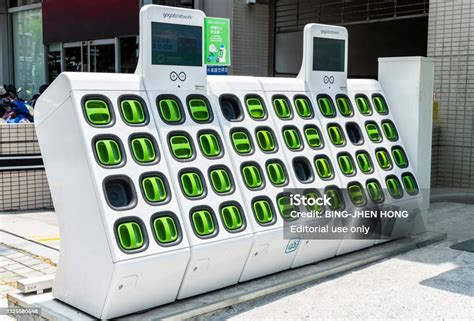 대만 고고로 전자 오토바이 배터리 팩의 충전소는 대만 가오슝 의 거리에 있습니다 0명에 대한 스톡 사진 및 기타 이미지 0명 Mobility As A Service
