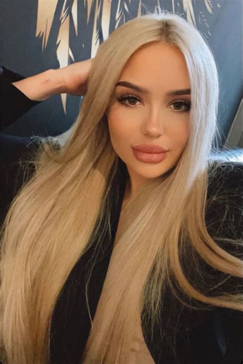 Pin By Anna Madis On Hair Color Ideas Long Blonde Hair Blonde Hair Dark Eyes Light Blonde Hair