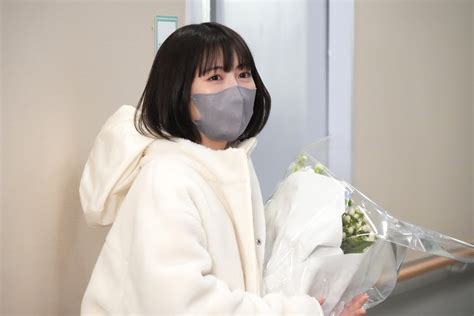 月10ドラマ『ドクターホワイト』 On Twitter ドクターホワイト 最終回まであと1時間！ 浜辺美波 さんクランクアップ写真
