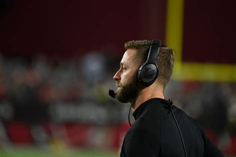 Kliff Kingsburys Model Girlfriend Is Trying To Cheer Him Up During