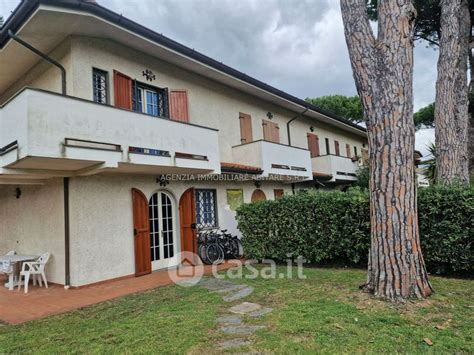 Ville Con Giardino Privato In Vendita A Massa In Zona Marina Di Massa