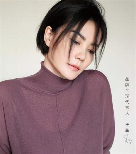 51歲王菲爲某內衣品牌拍廣告大片，穿半透視針織秀身材超有料