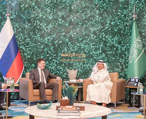 وزير الطاقة السعودي ونائب رئيس وزراء روسيا يؤكدان الالتزام بخفض الإنتاج