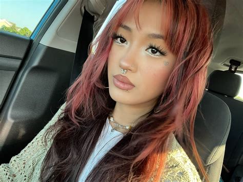T On Twitter Forgot To Put On Lipstick