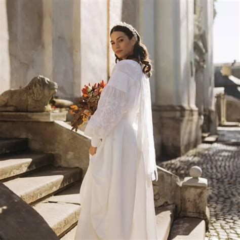 БРОСТЬ восковий вінок Образ нареченої як одне з найвишуканіших утілень краси в українській