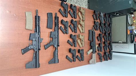 Policía Ocupa 30 Armas De Fuego Enviadas En Tanques Desde Estados
