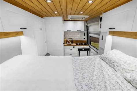 Un fourgon aménagé inspiré par le DIY Freedom créé par Affinity Vanlife Magazine