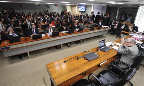 Comissão do Senado aprova projeto que define regras para proteção de dados pessoais Jornal O Globo