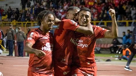 Sport Huancayo Vs Cusco Fc 2 0 Comparte El Liderato Con