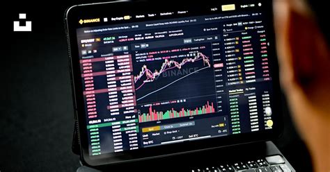 검은색 노트북 컴퓨터가 켜져 게임 응용 프로그램 표시 사진 Unsplash의 무료 동전 이미지