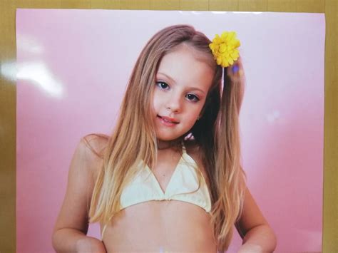 【新品】 ほぼ 等身大 バレンシヤ Valensiya 790 X 1184 Mm ジュニア アイドル ポスター 希少 レア 写真 【即日発送】【 紙製 】の落札情報詳細