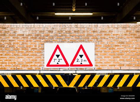 Height Limit Sign Hi Res Stock Photography And Images Alamy