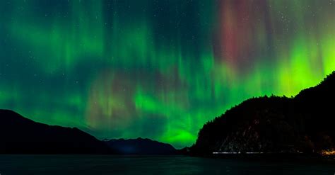 갤럭시 경치 경치가 좋은 광야 극광 노르웨이 녹색 녹색 오로라 다채로운 로 포텐 목적지 반구 반사 밤 사진 밤하늘 별 별밤 보라색 북극광