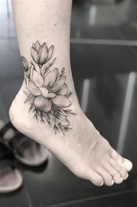 A Arte Delicada Das Tatuagens Florais Femininas No Tornozelo Página 3