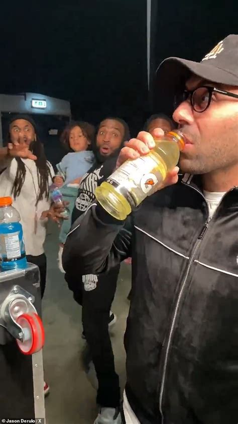 Jason Derulo Interrupts His Leeds Concert To Run To The Bathroom In