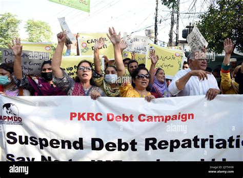 Members Of Pakistan Kissan Rabita Committee Are Holding Protest