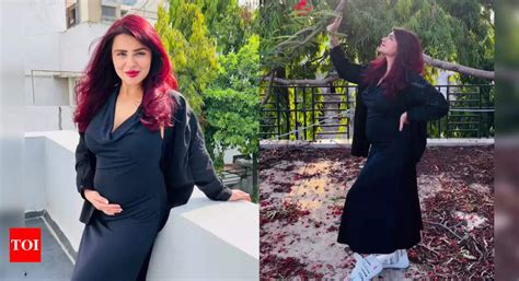 Mom To Be Aashka Goradia Pens Down An Inspiring Poem For Her Unborn