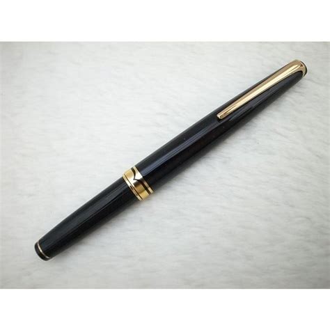 A730 少見的 白金 日本製 黑桿短鋼筆 18k 細字尖 7成新筆尖環有退金 蝦皮購物
