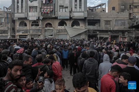 Газын зурваст хүмүүнлэгийн тусламжийн бараа ачсан 100 гаруй ачааны машиныг дээрэмджээ