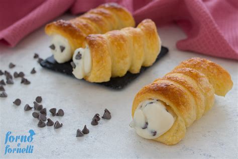 Cannoli Di Pasta Sfoglia Con Ricotta E Cioccolato Forno E Fornelli