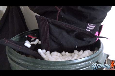 JOLENE STUCK IN GARBAGE CAN WMV TOMIKO S FETISH STORE Clips4Sale
