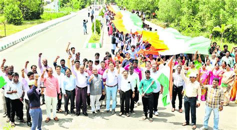 మురిసిన మువ్వన్నెల పతాకం Sakshi