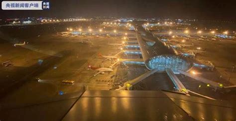 孟晚舟回到祖国！一袭红裙现身深圳机场，哽咽着说：“我终于回家了！”腾讯新闻