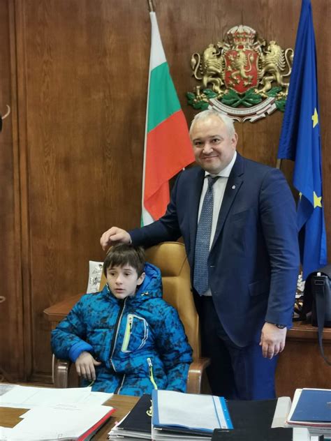 Навръх ИГНАЖДЕН Сашко от Перник седна на стола на министъра на МВР