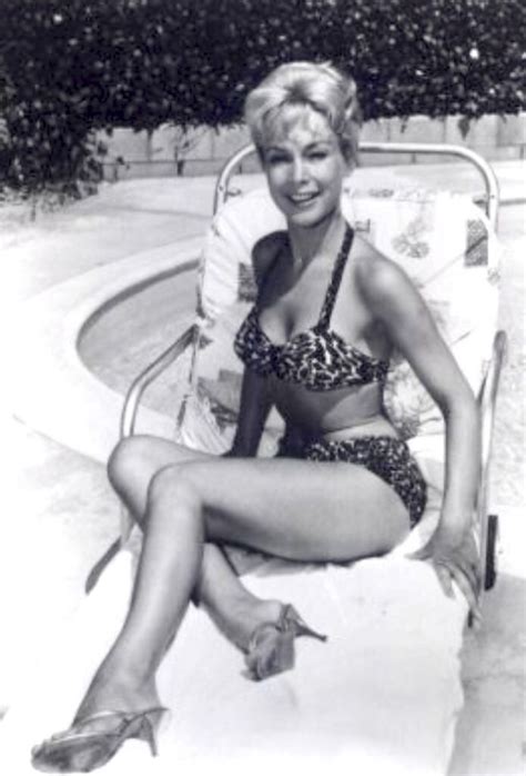 6 Hot Sexy Barbara Montgomery Bikini Pics