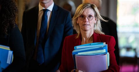 La ministre de la transition énergétique surprise en plein conflit dintérêts avec le n du