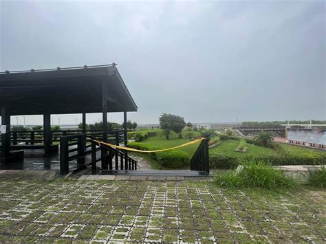 杜蘇芮襲台 2漁民赴高美濕地挖蛤蜊遭逮 警方急勸離 社會 中時