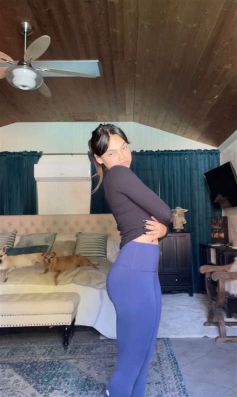 Pin By Ang💕 On Girly Things Ariana Ariana G Beautiful Young Lady