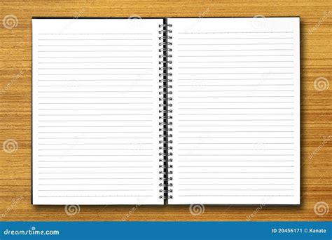 Cuaderno Abierto Del Blanco En La Madera Imagen De Archivo Imagen