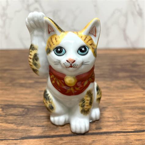 Maneki Neko Beckoning Lucky Cat Kutani Ware Porcelain Gold Calico Right