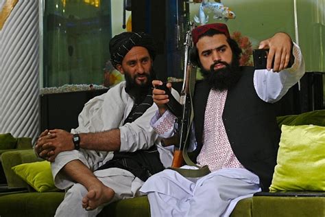 No More Selfies Taliban Leaders Tell Foot Soldiers